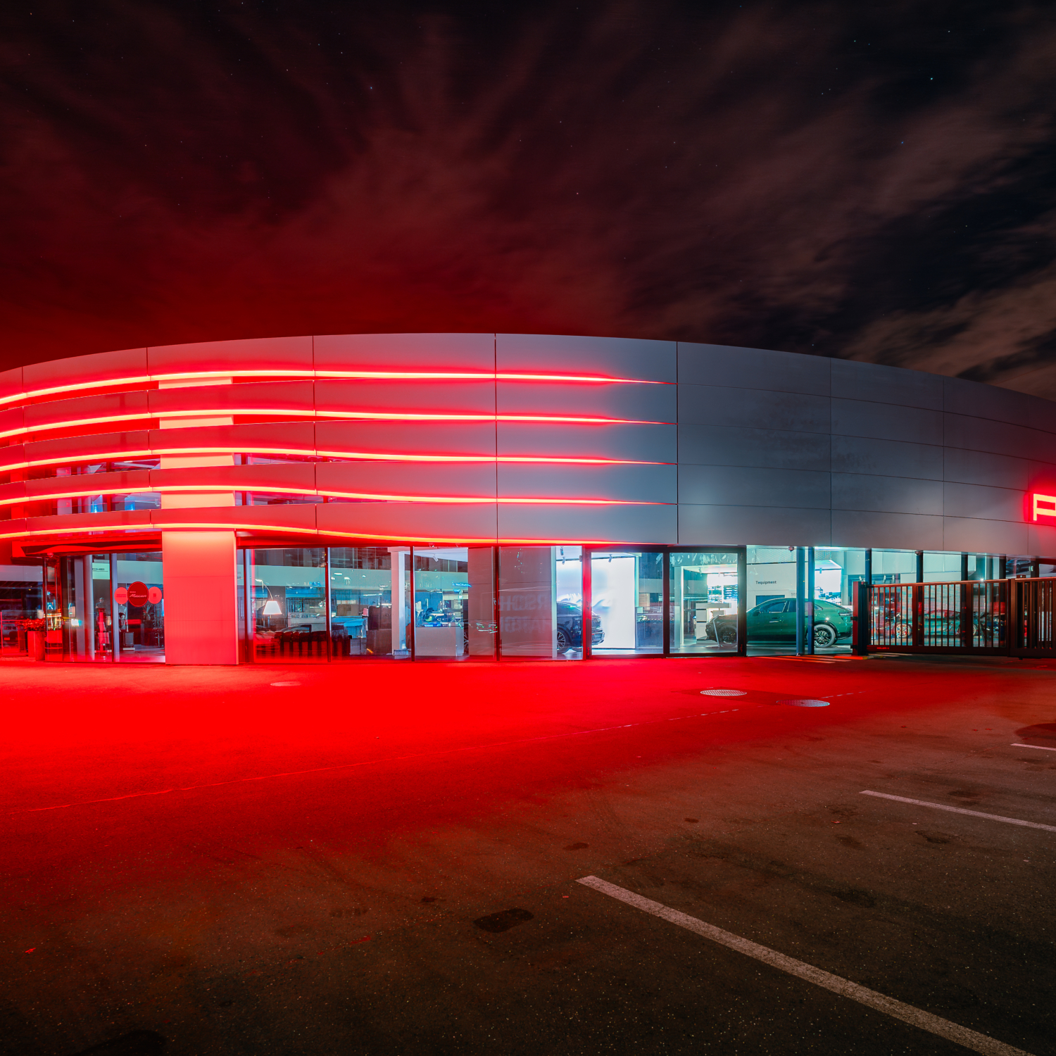 Porsche Zentrum Zug im Rampenlicht - Wirtschaftsregion ZUGWEST